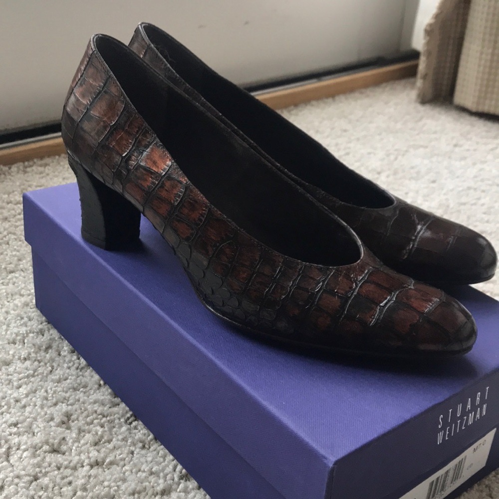 Gorgeous Stuart Weitzman Crocodile Pumps - Gem